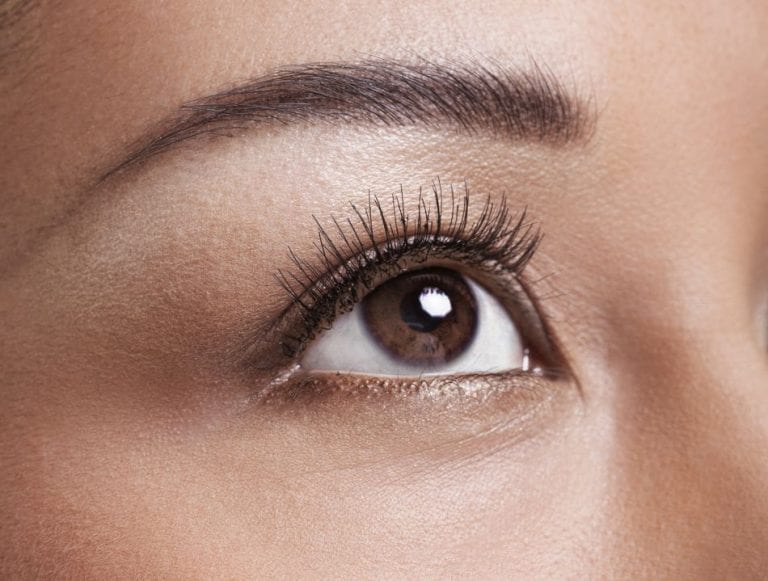 Maquiller des yeux marrons : conseils et tutoriels pour un maquillage ...